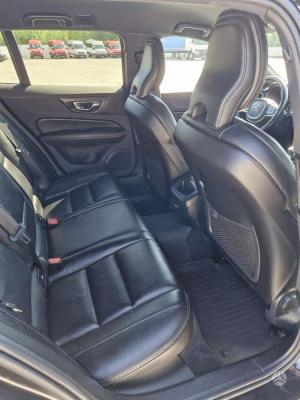 Melns Volvo V60 Cross Country 2020 Telšiai, ar dzinēja tilpumu 1.97 L un nobraukumu 401 tūkst. km par 11300 €, foto 16 vietnē AUTOMOTO.COM.LV