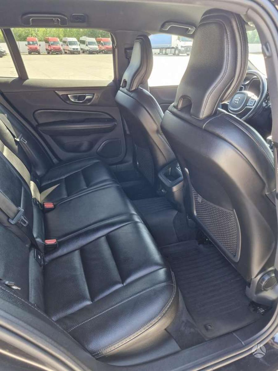 Melns Volvo V60 Cross Country 2020 Telšiai, ar dzinēja tilpumu 1.97 L un nobraukumu 401 tūkst. km par 11300 €, foto 16 vietnē AUTOMOTO.COM.LV