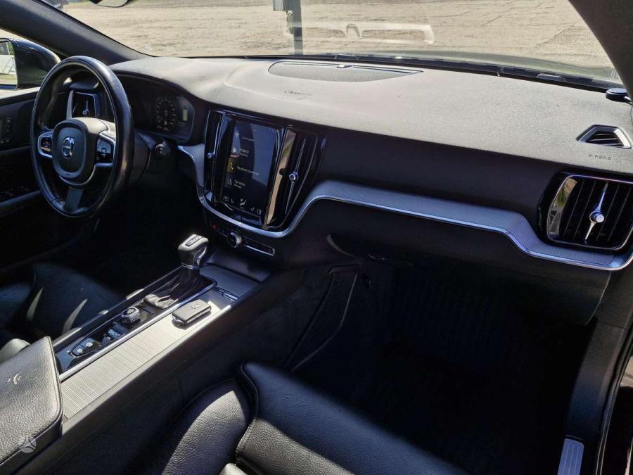 Melns Volvo V60 Cross Country 2020 Telšiai, ar dzinēja tilpumu 1.97 L un nobraukumu 401 tūkst. km par 11300 €, foto 19 vietnē AUTOMOTO.COM.LV
