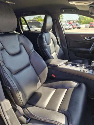Melns Volvo V60 Cross Country 2020 Telšiai, ar dzinēja tilpumu 1.97 L un nobraukumu 401 tūkst. km par 11300 €, foto 20 vietnē AUTOMOTO.COM.LV