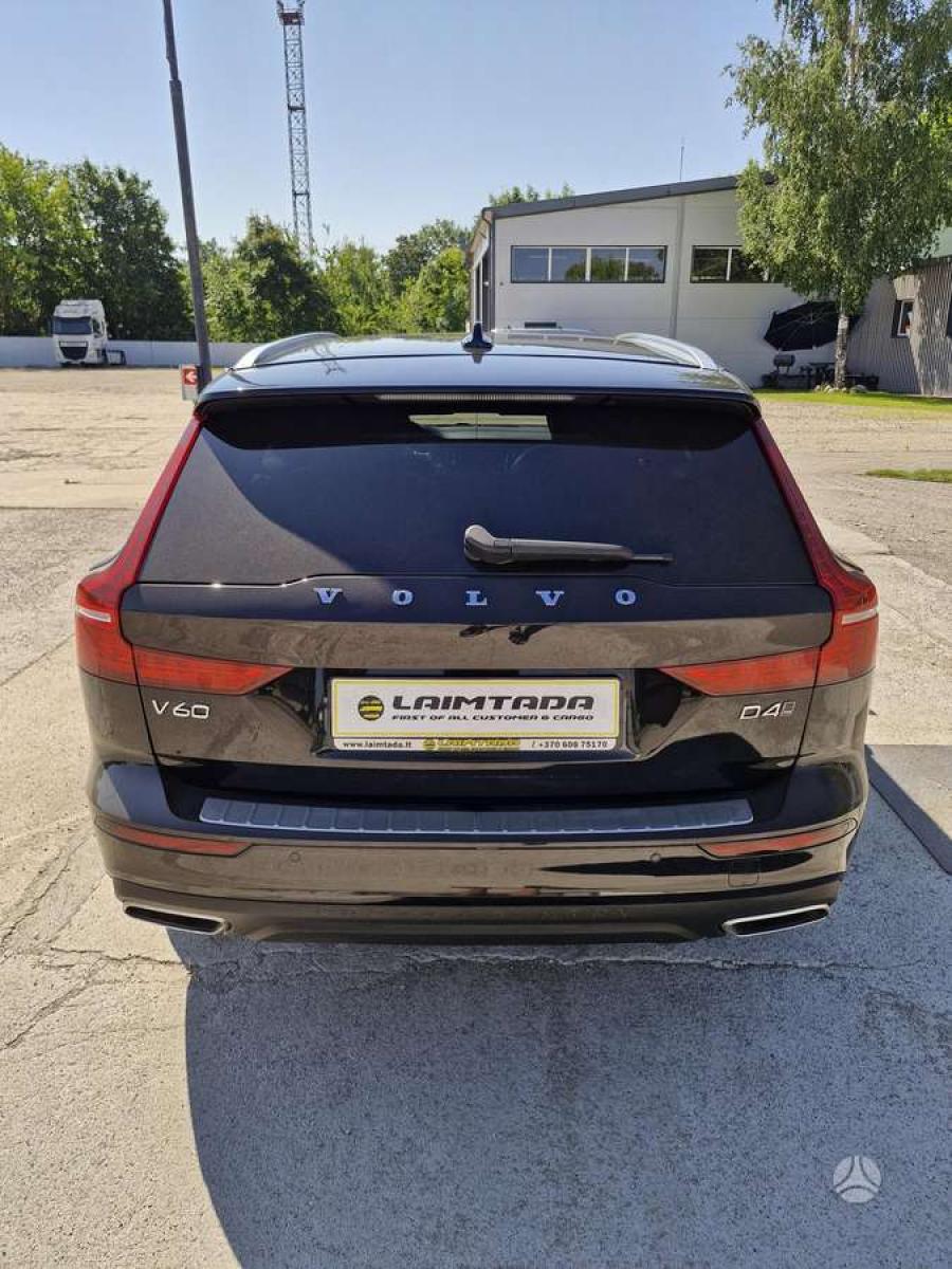 Melns Volvo V60 Cross Country 2020 Telšiai, ar dzinēja tilpumu 1.97 L un nobraukumu 401 tūkst. km par 11300 €, foto 24 vietnē AUTOMOTO.COM.LV