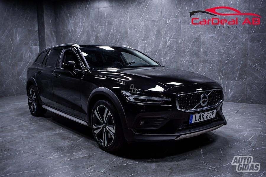 Black Volvo V60 Cross Country 2021 in Kaunas, with an engine capacity of 0.00 L and mileage of 87 thousand km for 36176 €, photo 1 on AUTOMOTO.COM.LV
