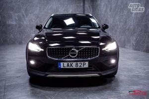 Black Volvo V60 Cross Country 2021 in Kaunas, with an engine capacity of 0.00 L and mileage of 87 thousand km for 36176 €, photo 3 on AUTOMOTO.COM.LV