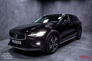 Black Volvo V60 Cross Country 2021 in Kaunas, with an engine capacity of 0.00 L and mileage of 87 thousand km for 36176 €, photo 4 on AUTOMOTO.COM.LV