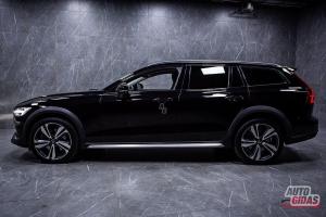 Black Volvo V60 Cross Country 2021 in Kaunas, with an engine capacity of 0.00 L and mileage of 87 thousand km for 36176 €, photo 5 on AUTOMOTO.COM.LV