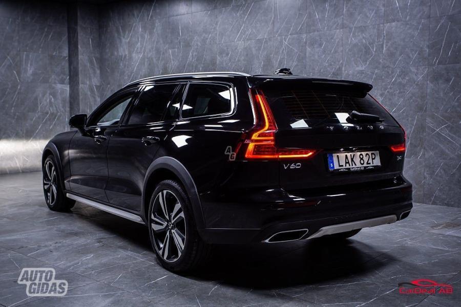 Black Volvo V60 Cross Country 2021 in Kaunas, with an engine capacity of 0.00 L and mileage of 87 thousand km for 36176 €, photo 6 on AUTOMOTO.COM.LV