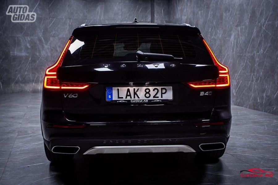 Black Volvo V60 Cross Country 2021 in Kaunas, with an engine capacity of 0.00 L and mileage of 87 thousand km for 36176 €, photo 7 on AUTOMOTO.COM.LV
