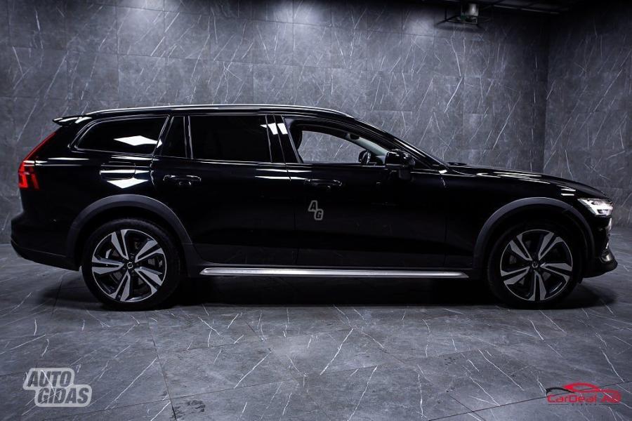 Black Volvo V60 Cross Country 2021 in Kaunas, with an engine capacity of 0.00 L and mileage of 87 thousand km for 36176 €, photo 9 on AUTOMOTO.COM.LV