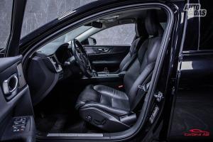 Black Volvo V60 Cross Country 2021 in Kaunas, with an engine capacity of 0.00 L and mileage of 87 thousand km for 36176 €, photo 10 on AUTOMOTO.COM.LV