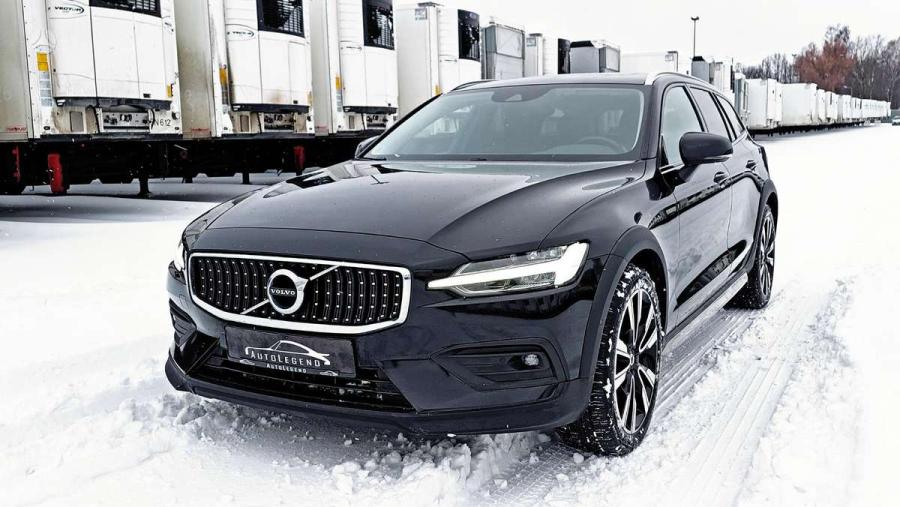 Melns Volvo V60 Cross Country 2021 Viļņa, ar dzinēja tilpumu 2.00 L un nobraukumu 204 tūkst. km par 19990 €, foto 1 vietnē AUTOMOTO.COM.LV