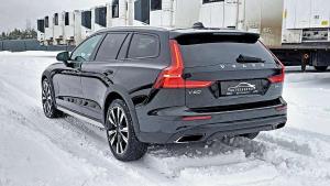 Melns Volvo V60 Cross Country 2021 Viļņa, ar dzinēja tilpumu 2.00 L un nobraukumu 204 tūkst. km par 19990 €, foto 4 vietnē AUTOMOTO.COM.LV
