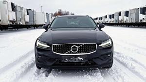 Melns Volvo V60 Cross Country 2021 Viļņa, ar dzinēja tilpumu 2.00 L un nobraukumu 204 tūkst. km par 19990 €, foto 5 vietnē AUTOMOTO.COM.LV