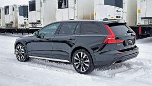 Melns Volvo V60 Cross Country 2021 Viļņa, ar dzinēja tilpumu 2.00 L un nobraukumu 204 tūkst. km par 19990 €, foto 12 vietnē AUTOMOTO.COM.LV