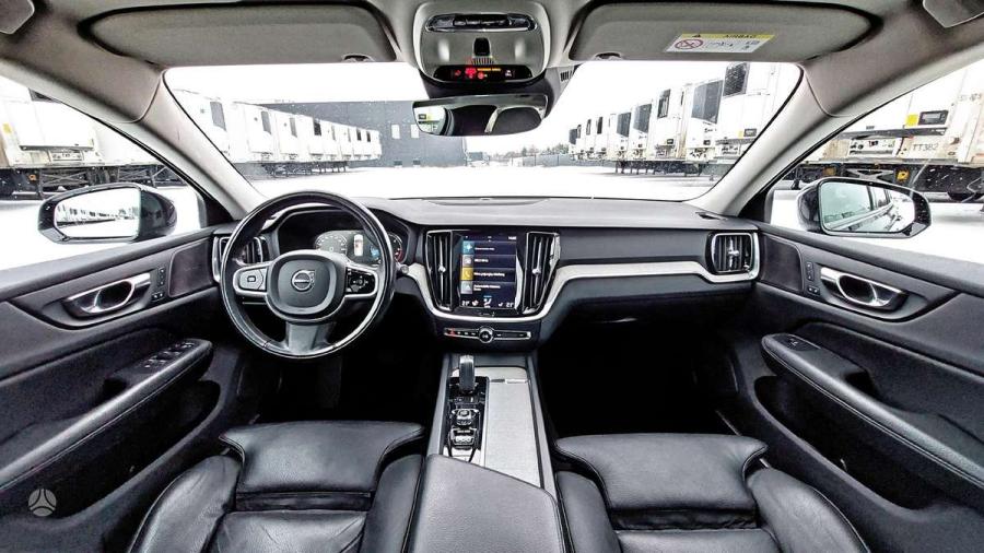 Melns Volvo V60 Cross Country 2021 Viļņa, ar dzinēja tilpumu 2.00 L un nobraukumu 204 tūkst. km par 19990 €, foto 13 vietnē AUTOMOTO.COM.LV