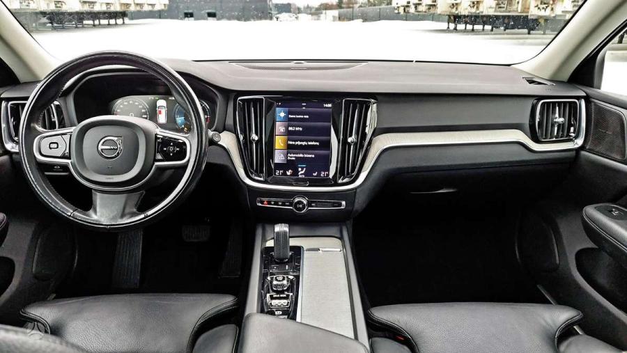 Melns Volvo V60 Cross Country 2021 Viļņa, ar dzinēja tilpumu 2.00 L un nobraukumu 204 tūkst. km par 19990 €, foto 14 vietnē AUTOMOTO.COM.LV