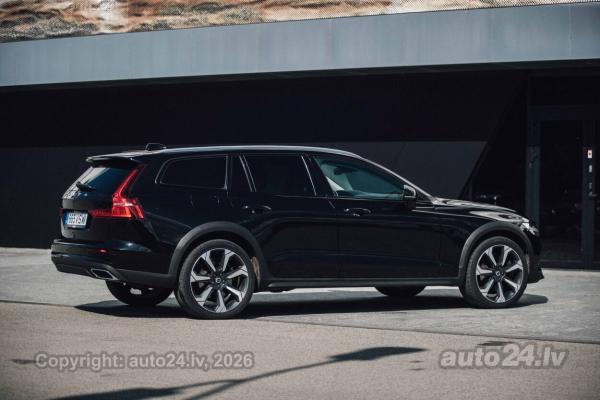 Черный Вольво V60 Cross Country 2021 в Таллин, объемом двигателя 0.00 л и пробегом 210 тыс. км за 20900 €, фото 4 на AUTOMOTO.COM.LV