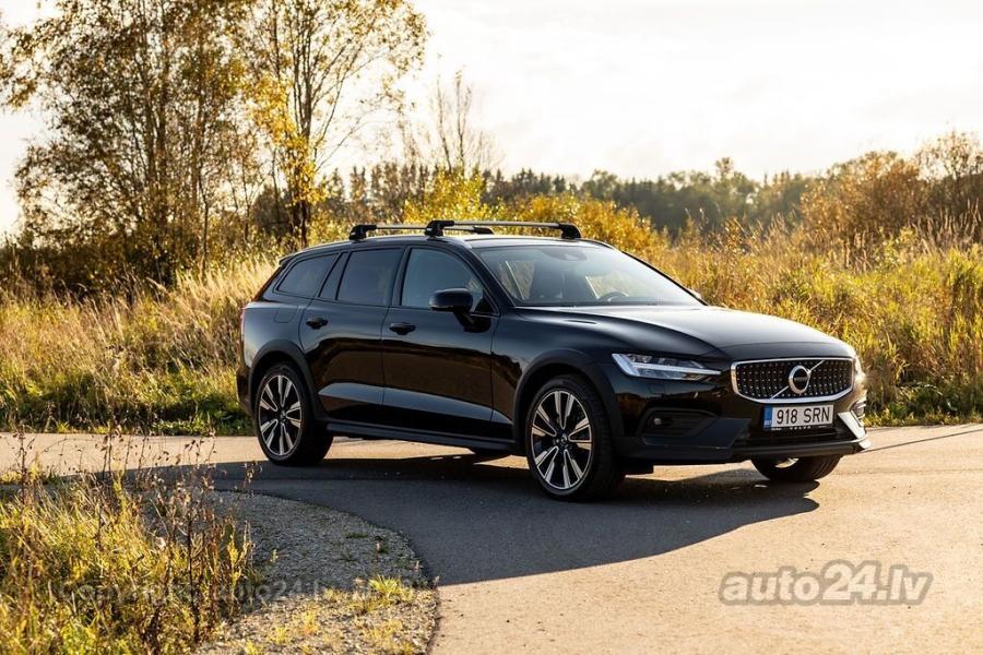 Черный Вольво V60 Cross Country 2021 в Таллин, объемом двигателя 2.00 л и пробегом 174 тыс. км за 25490 €, фото 1 на AUTOMOTO.COM.LV