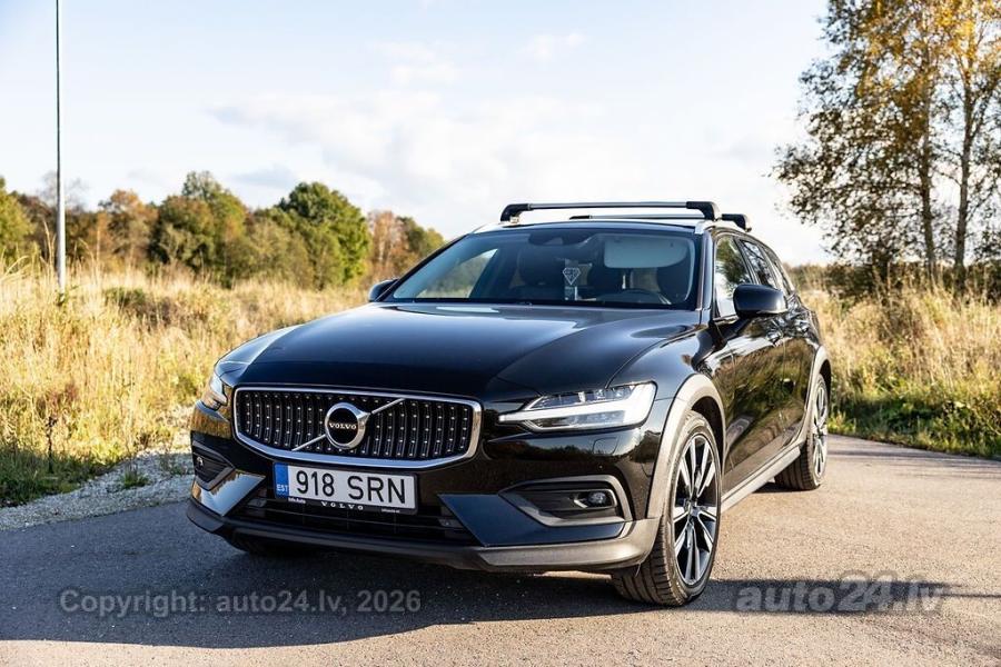 Черный Вольво V60 Cross Country 2021 в Таллин, объемом двигателя 2.00 л и пробегом 174 тыс. км за 25490 €, фото 3 на AUTOMOTO.COM.LV