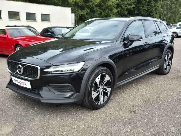 Melns Volvo V60 Cross Country 2022 Viļņa, ar dzinēja tilpumu 1.97 L un nobraukumu 124 tūkst. km par 26900 €, foto 1 vietnē AUTOMOTO.COM.LV