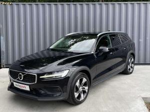 Melns Volvo V60 Cross Country 2022 Viļņa, ar dzinēja tilpumu 1.97 L un nobraukumu 124 tūkst. km par 22900 €, foto  vietnē AUTOMOTO.COM.LV