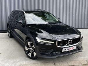 Melns Volvo V60 Cross Country 2022 Viļņa, ar dzinēja tilpumu 1.97 L un nobraukumu 124 tūkst. km par 22900 €, foto 3 vietnē AUTOMOTO.COM.LV