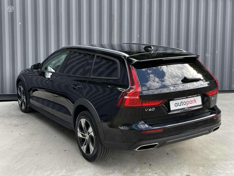 Melns Volvo V60 Cross Country 2022 Viļņa, ar dzinēja tilpumu 1.97 L un nobraukumu 124 tūkst. km par 22900 €, foto 5 vietnē AUTOMOTO.COM.LV