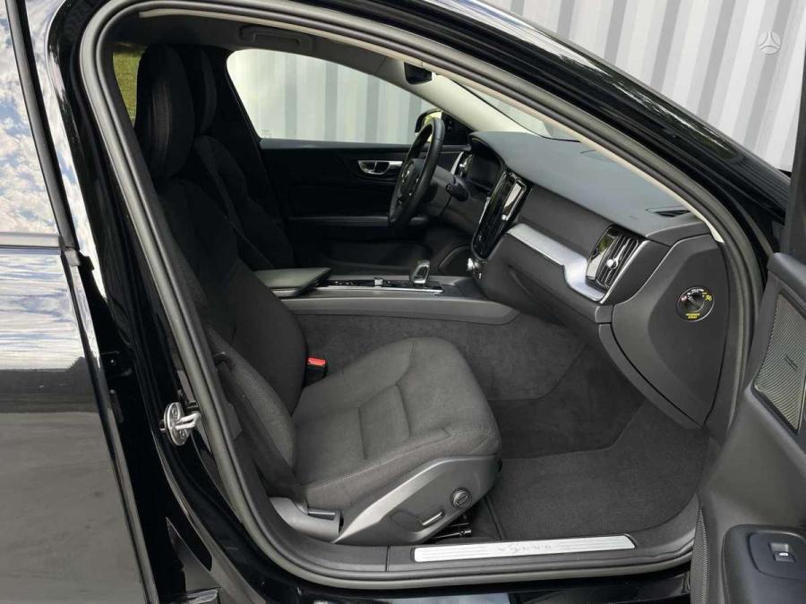 Melns Volvo V60 Cross Country 2022 Viļņa, ar dzinēja tilpumu 1.97 L un nobraukumu 124 tūkst. km par 22900 €, foto 8 vietnē AUTOMOTO.COM.LV