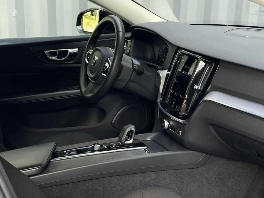Melns Volvo V60 Cross Country 2022 Viļņa, ar dzinēja tilpumu 1.97 L un nobraukumu 124 tūkst. km par 22900 €, foto 10 vietnē AUTOMOTO.COM.LV