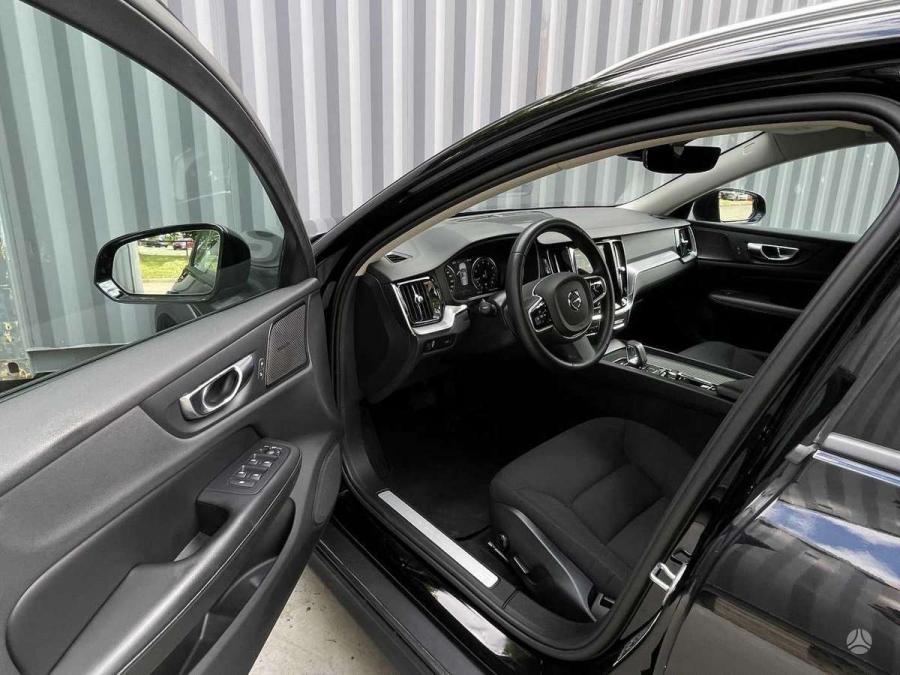 Melns Volvo V60 Cross Country 2022 Viļņa, ar dzinēja tilpumu 1.97 L un nobraukumu 124 tūkst. km par 22900 €, foto 11 vietnē AUTOMOTO.COM.LV