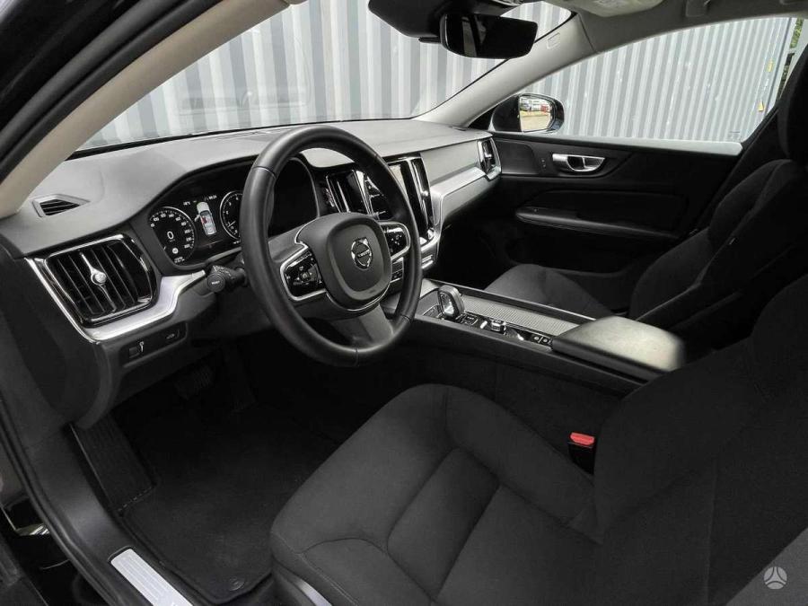 Melns Volvo V60 Cross Country 2022 Viļņa, ar dzinēja tilpumu 1.97 L un nobraukumu 124 tūkst. km par 22900 €, foto 12 vietnē AUTOMOTO.COM.LV