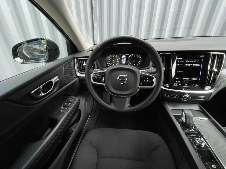 Melns Volvo V60 Cross Country 2022 Viļņa, ar dzinēja tilpumu 1.97 L un nobraukumu 124 tūkst. km par 22900 €, foto 13 vietnē AUTOMOTO.COM.LV