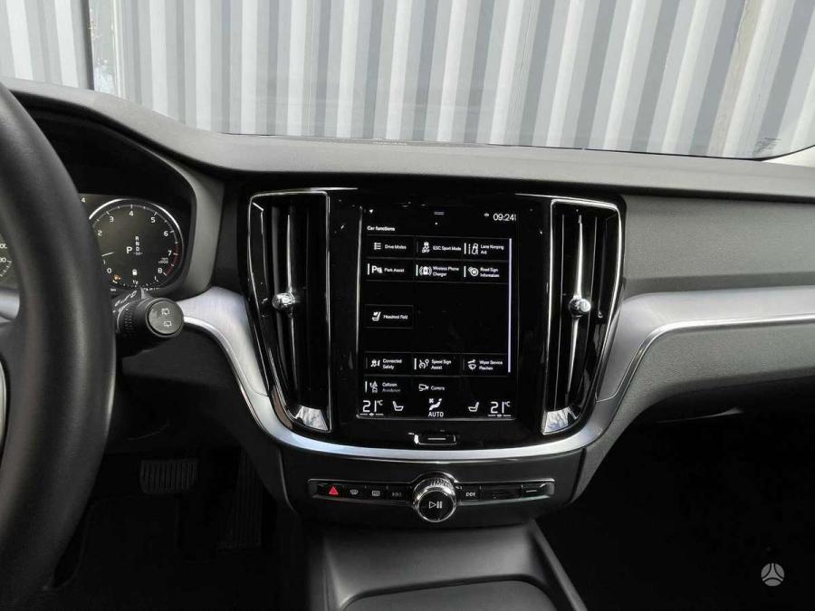 Melns Volvo V60 Cross Country 2022 Viļņa, ar dzinēja tilpumu 1.97 L un nobraukumu 124 tūkst. km par 22900 €, foto 16 vietnē AUTOMOTO.COM.LV