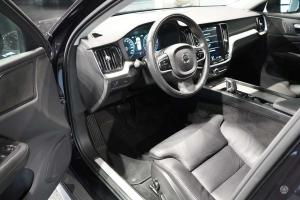 Black Volvo V60 Cross Country 2022 in Vilnius, with an engine capacity of 1.97 L and mileage of 167 thousand km for 26900 €, photo 9 on AUTOMOTO.COM.LV