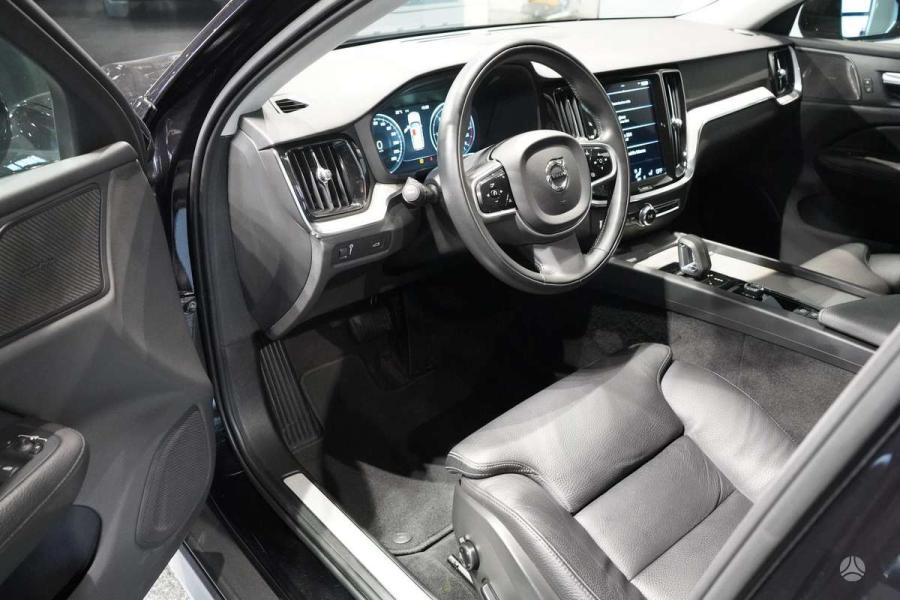 Black Volvo V60 Cross Country 2022 in Vilnius, with an engine capacity of 1.97 L and mileage of 167 thousand km for 26900 €, photo 9 on AUTOMOTO.COM.LV