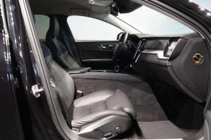 Black Volvo V60 Cross Country 2022 in Vilnius, with an engine capacity of 1.97 L and mileage of 167 thousand km for 26900 €, photo 11 on AUTOMOTO.COM.LV
