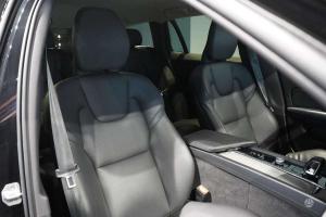 Black Volvo V60 Cross Country 2022 in Vilnius, with an engine capacity of 1.97 L and mileage of 167 thousand km for 26900 €, photo 12 on AUTOMOTO.COM.LV
