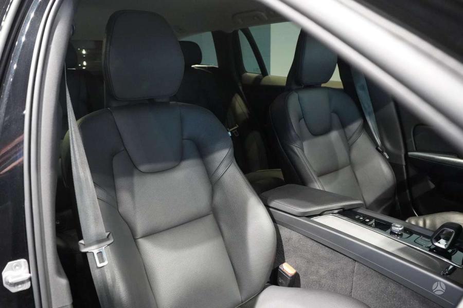 Black Volvo V60 Cross Country 2022 in Vilnius, with an engine capacity of 1.97 L and mileage of 167 thousand km for 26900 €, photo 12 on AUTOMOTO.COM.LV