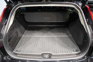 Black Volvo V60 Cross Country 2022 in Vilnius, with an engine capacity of 1.97 L and mileage of 167 thousand km for 26900 €, photo 14 on AUTOMOTO.COM.LV