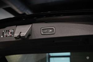Black Volvo V60 Cross Country 2022 in Vilnius, with an engine capacity of 1.97 L and mileage of 167 thousand km for 26900 €, photo 15 on AUTOMOTO.COM.LV