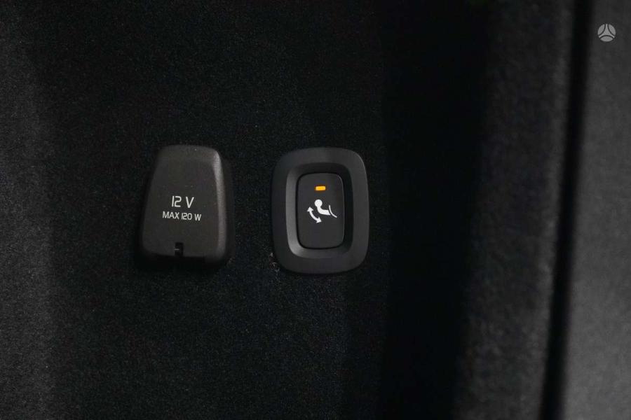 Black Volvo V60 Cross Country 2022 in Vilnius, with an engine capacity of 1.97 L and mileage of 167 thousand km for 26900 €, photo 16 on AUTOMOTO.COM.LV