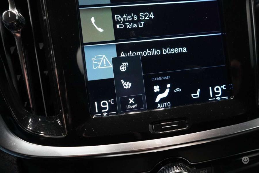 Black Volvo V60 Cross Country 2022 in Vilnius, with an engine capacity of 1.97 L and mileage of 167 thousand km for 26900 €, photo 22 on AUTOMOTO.COM.LV
