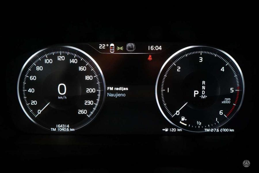 Black Volvo V60 Cross Country 2022 in Vilnius, with an engine capacity of 1.97 L and mileage of 167 thousand km for 26900 €, photo 24 on AUTOMOTO.COM.LV