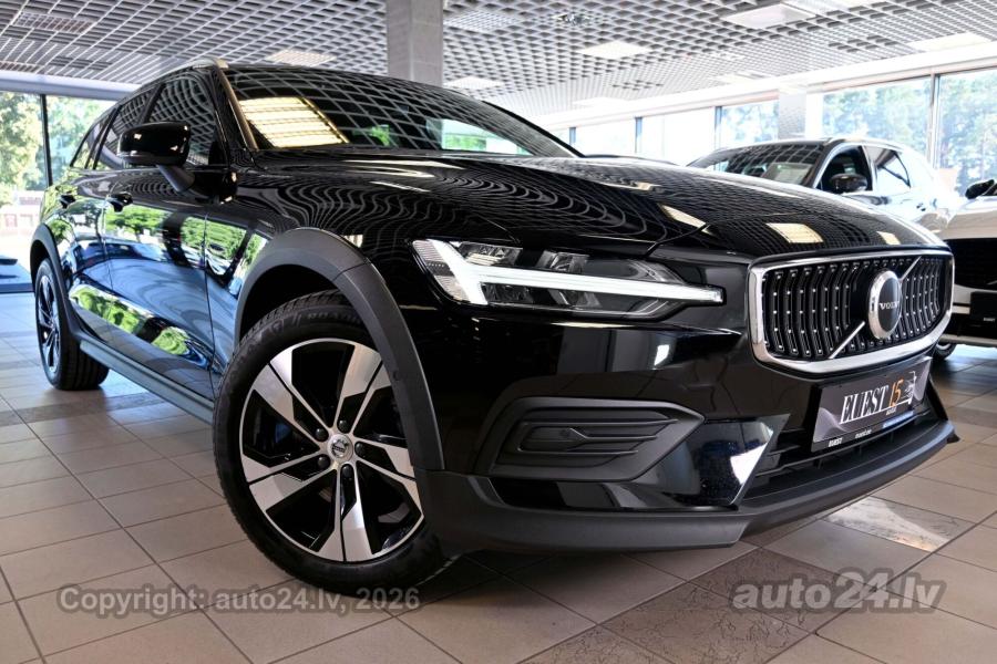Черный Вольво V60 Cross Country 2023 в Таллин, объемом двигателя 2.00 л и пробегом 92 тыс. км за 32990 €, фото 1 на AUTOMOTO.COM.LV