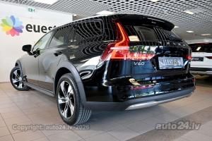 Черный Вольво V60 Cross Country 2023 в Таллин, объемом двигателя 2.00 л и пробегом 92 тыс. км за 32990 €, фото 4 на AUTOMOTO.COM.LV