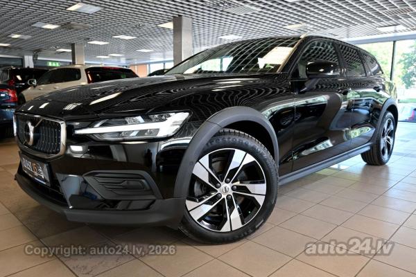 Black Volvo V60 Cross Country 2023 in Tallinn, with an engine capacity of 2.00 L and mileage of 92 thousand km for 32990 €, photo 4 on AUTOMOTO.COM.LV