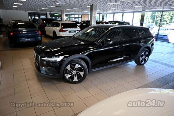 Black Volvo V60 Cross Country 2023 in Tallinn, with an engine capacity of 2.00 L and mileage of 92 thousand km for 32990 €, photo 6 on AUTOMOTO.COM.LV