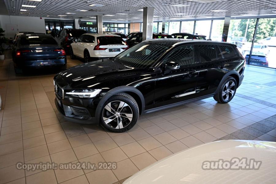 Черный Вольво V60 Cross Country 2023 в Таллин, объемом двигателя 2.00 л и пробегом 92 тыс. км за 32990 €, фото 7 на AUTOMOTO.COM.LV