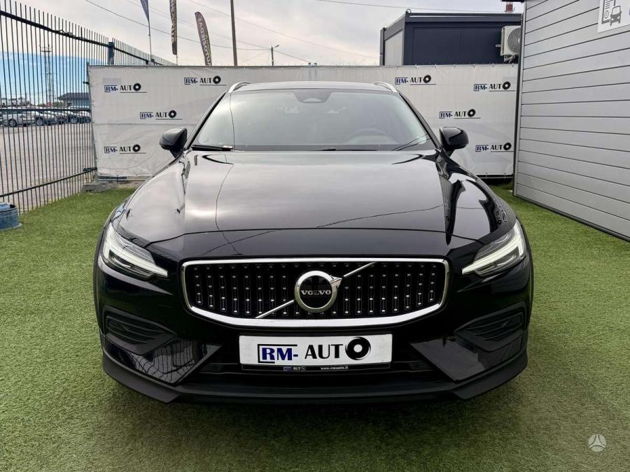 Черный Вольво V60 Cross Country 2023 в Паневежис, объемом двигателя 1.97 л и пробегом 136 тыс. км за 24900 €, фото 3 на AUTOMOTO.COM.LV