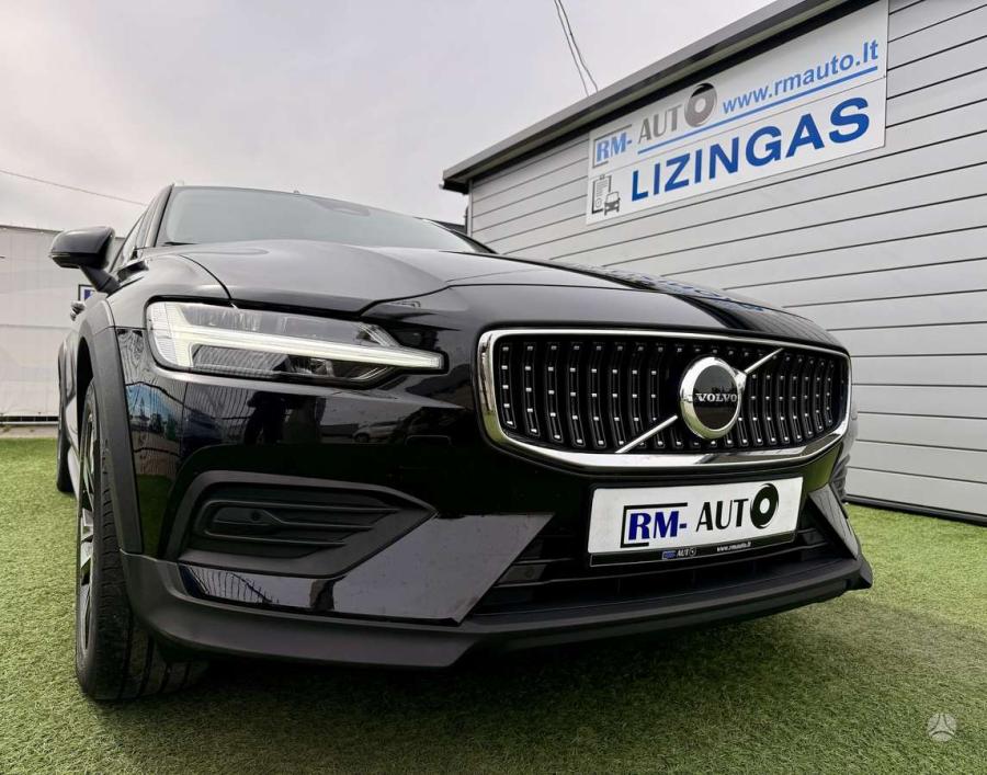 Черный Вольво V60 Cross Country 2023 в Паневежис, объемом двигателя 1.97 л и пробегом 136 тыс. км за 24900 €, фото 5 на AUTOMOTO.COM.LV