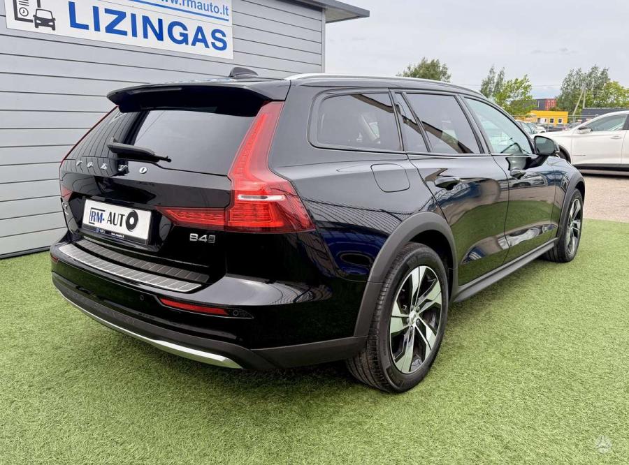 Черный Вольво V60 Cross Country 2023 в Паневежис, объемом двигателя 1.97 л и пробегом 136 тыс. км за 24900 €, фото 7 на AUTOMOTO.COM.LV
